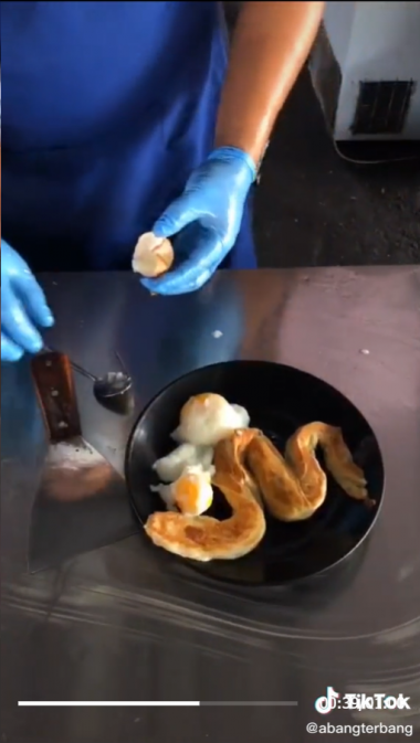 WATCH: Roti canai seller 'Abang Terbang' stuns M'sians with realistic ...