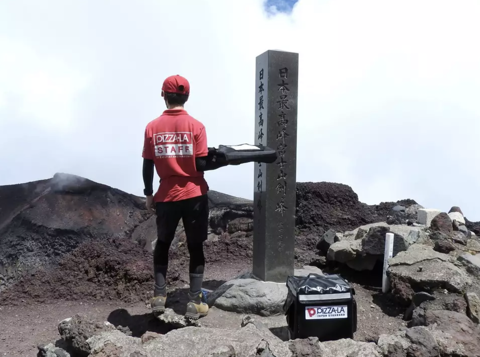 Japanese man cosplays as food delivery man, hikes up to top of Mount ...
