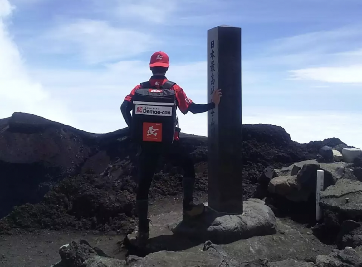 Japanese man cosplays as food delivery man, hikes up to top of Mount ...