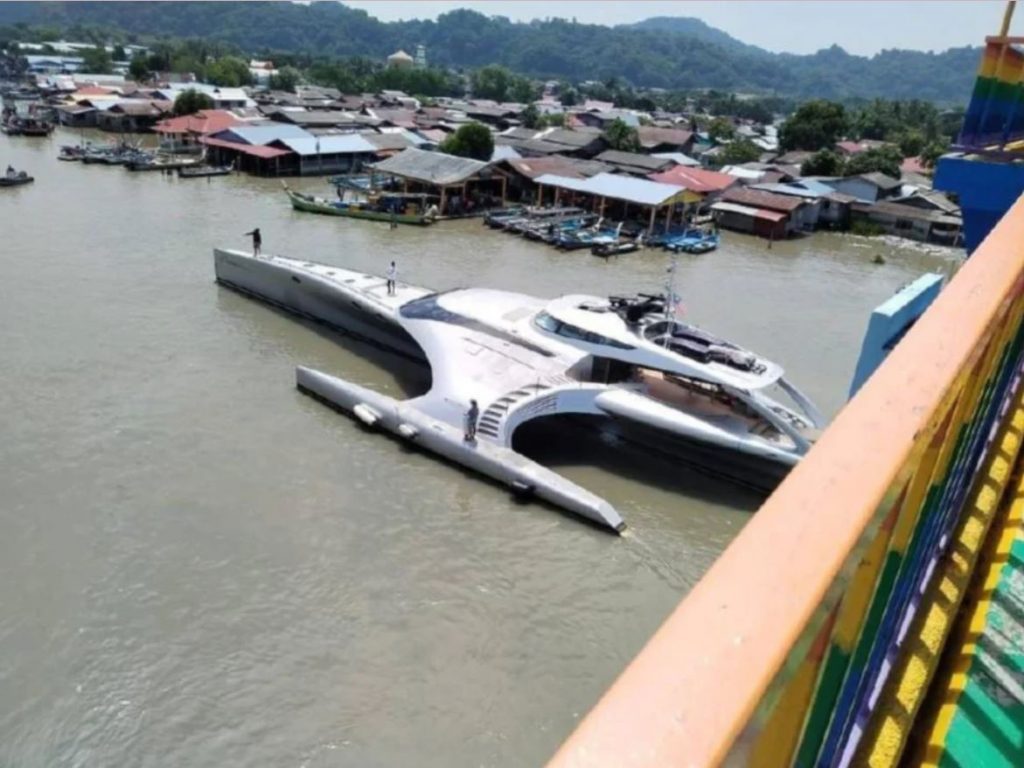 Local villagers left stunned as alien-looking RM200 million superyacht ...