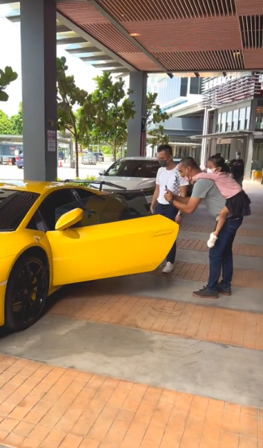 M'sian Lambo owner gives little boy a tour of his supercar after ...